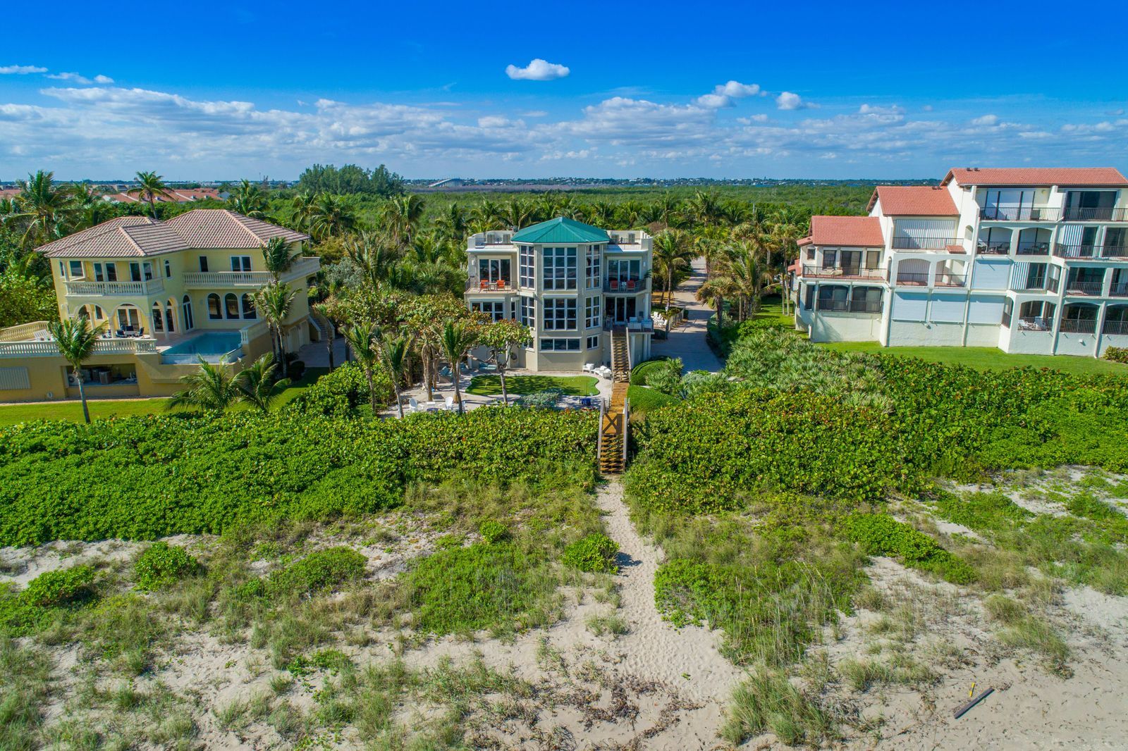 Chateau de la Mer: Jensen Beach Beachfront Estate