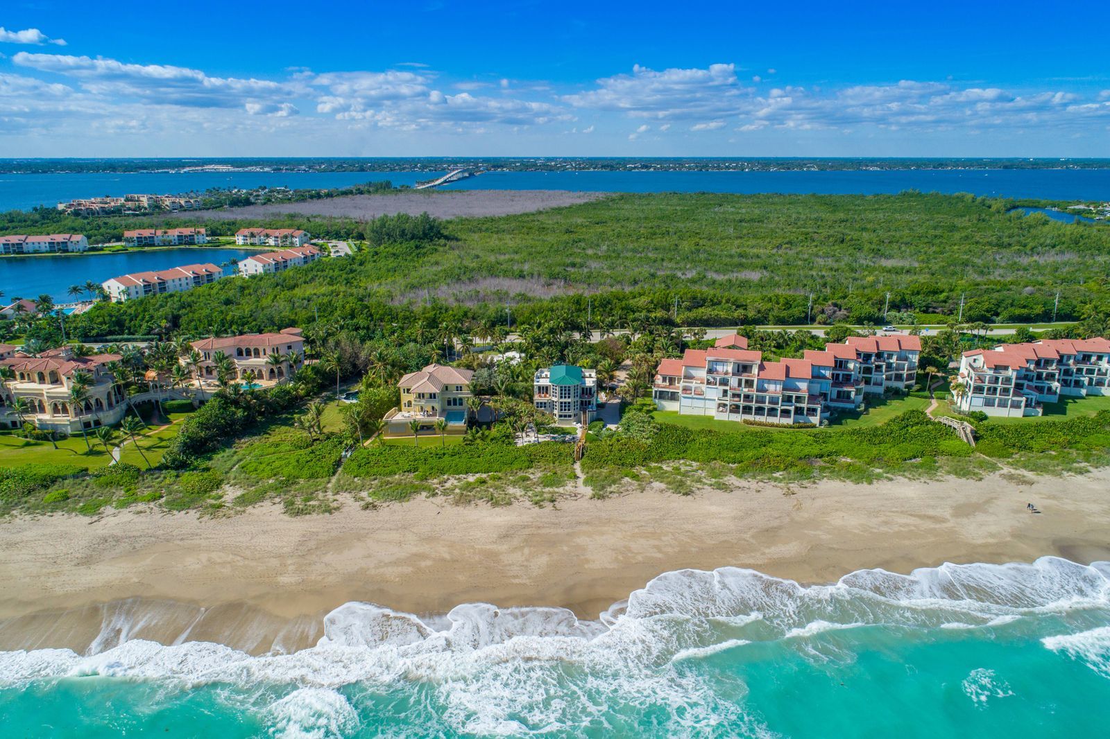 Chateau de la Mer: Jensen Beach Beachfront Estate