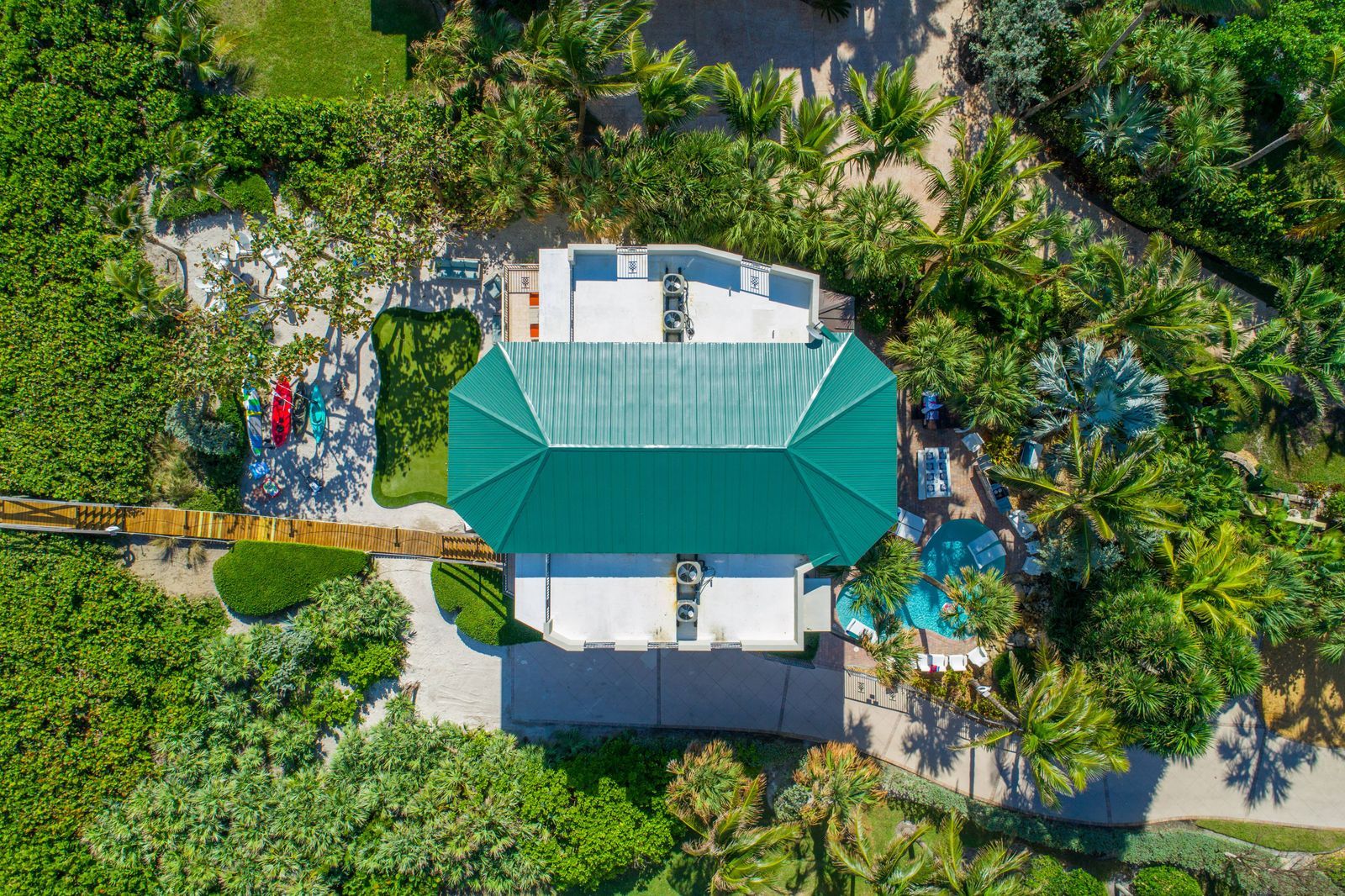 Chateau de la Mer: Jensen Beach Beachfront Estate