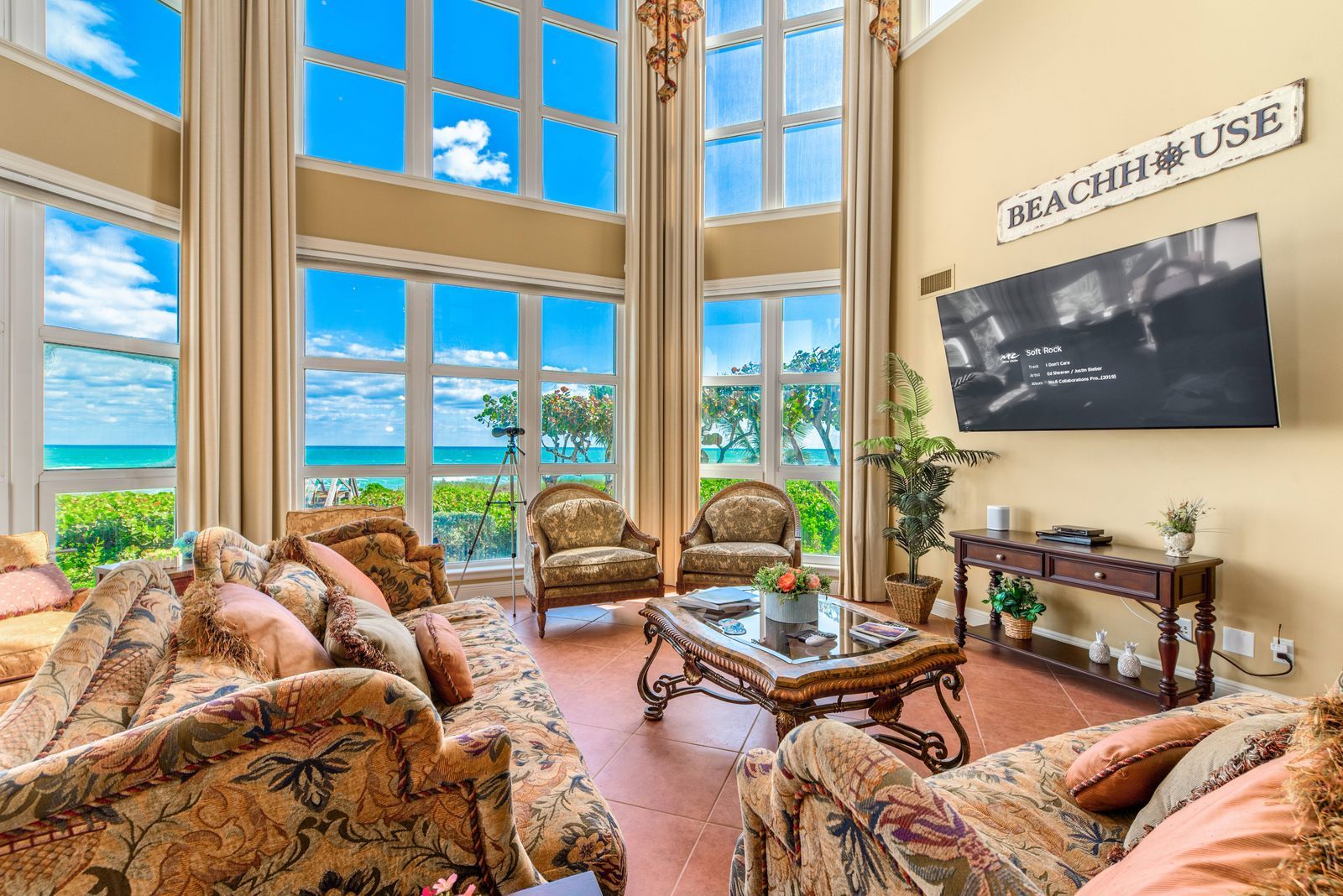 Chateau de la Mer: Jensen Beach Beachfront Estate