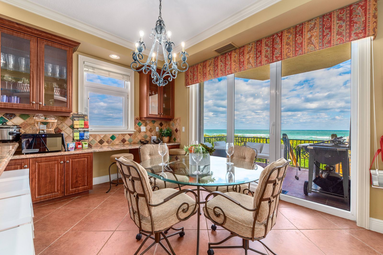Chateau de la Mer: Jensen Beach Beachfront Estate