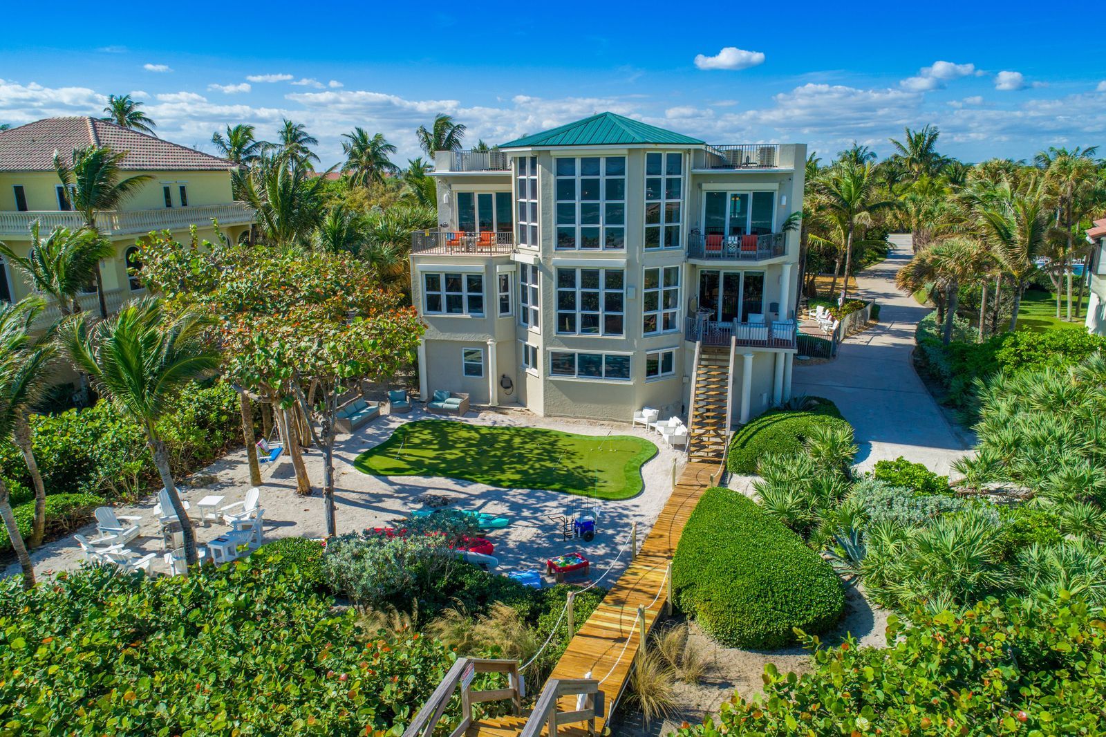 Chateau de la Mer: Jensen Beach Beachfront Estate
