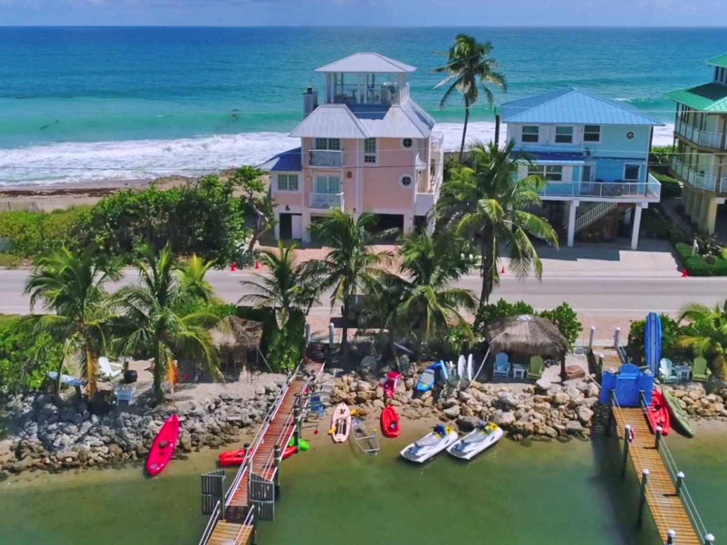 Twin Beaches - Beach Houses In Paradise