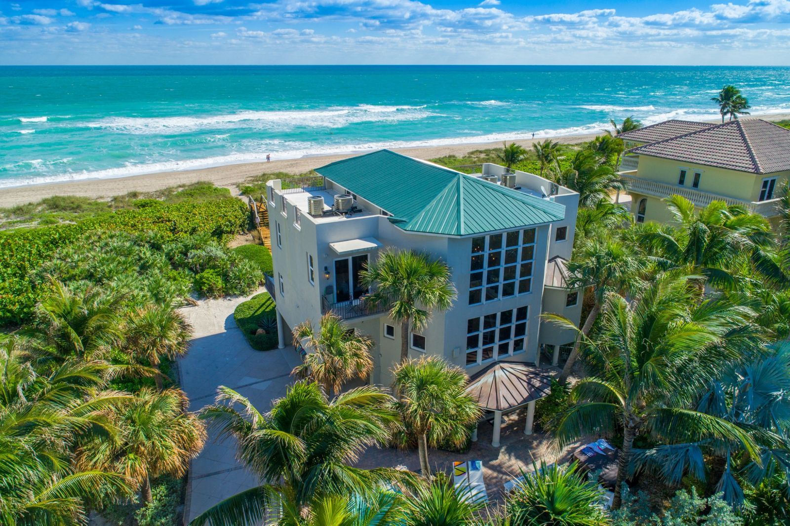 Chateau de la Mer: Jensen Beach Beachfront Estate
