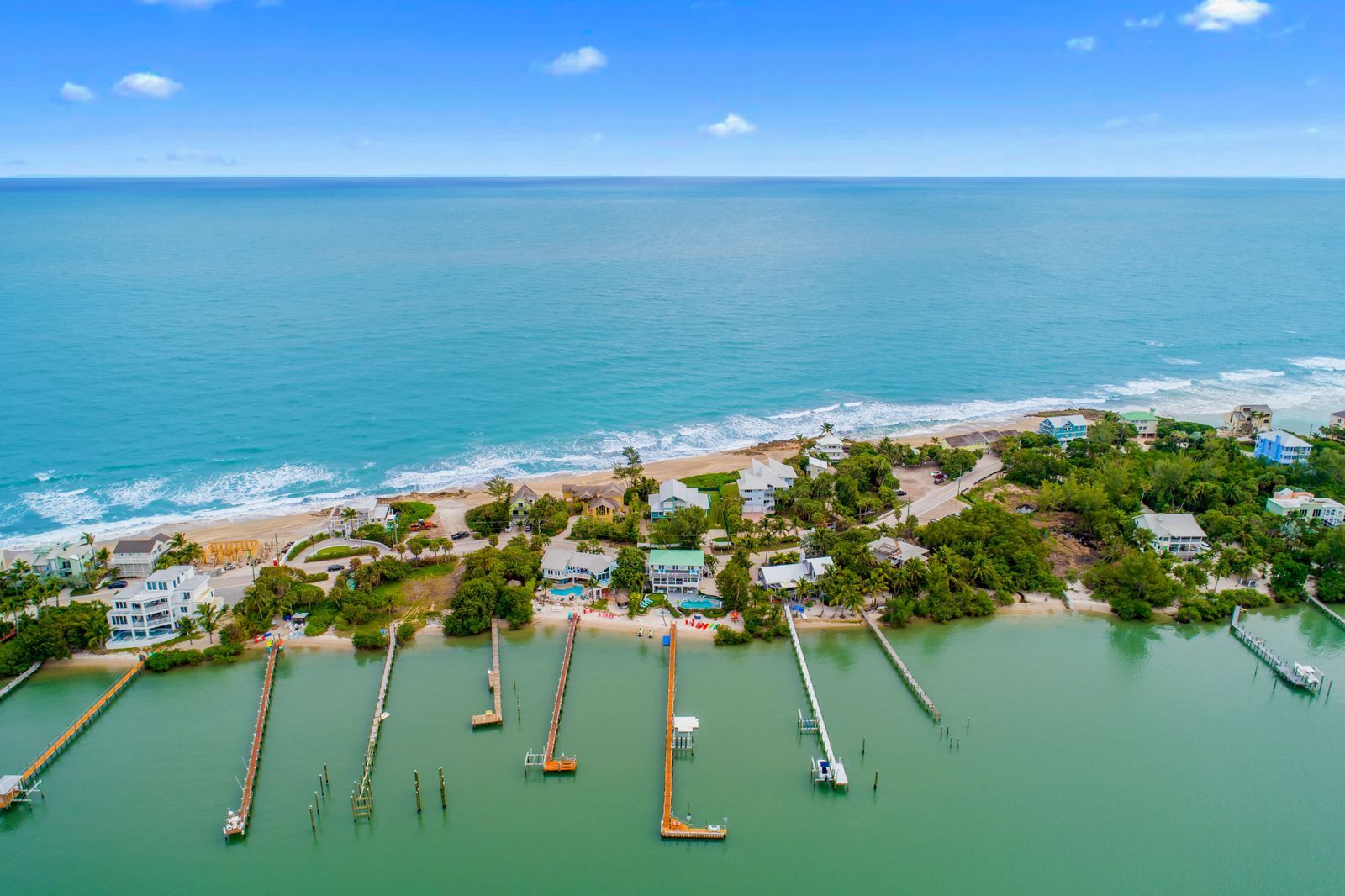 Aquarius Resort: Side by Side Riverfront Beach Rentals in Florida